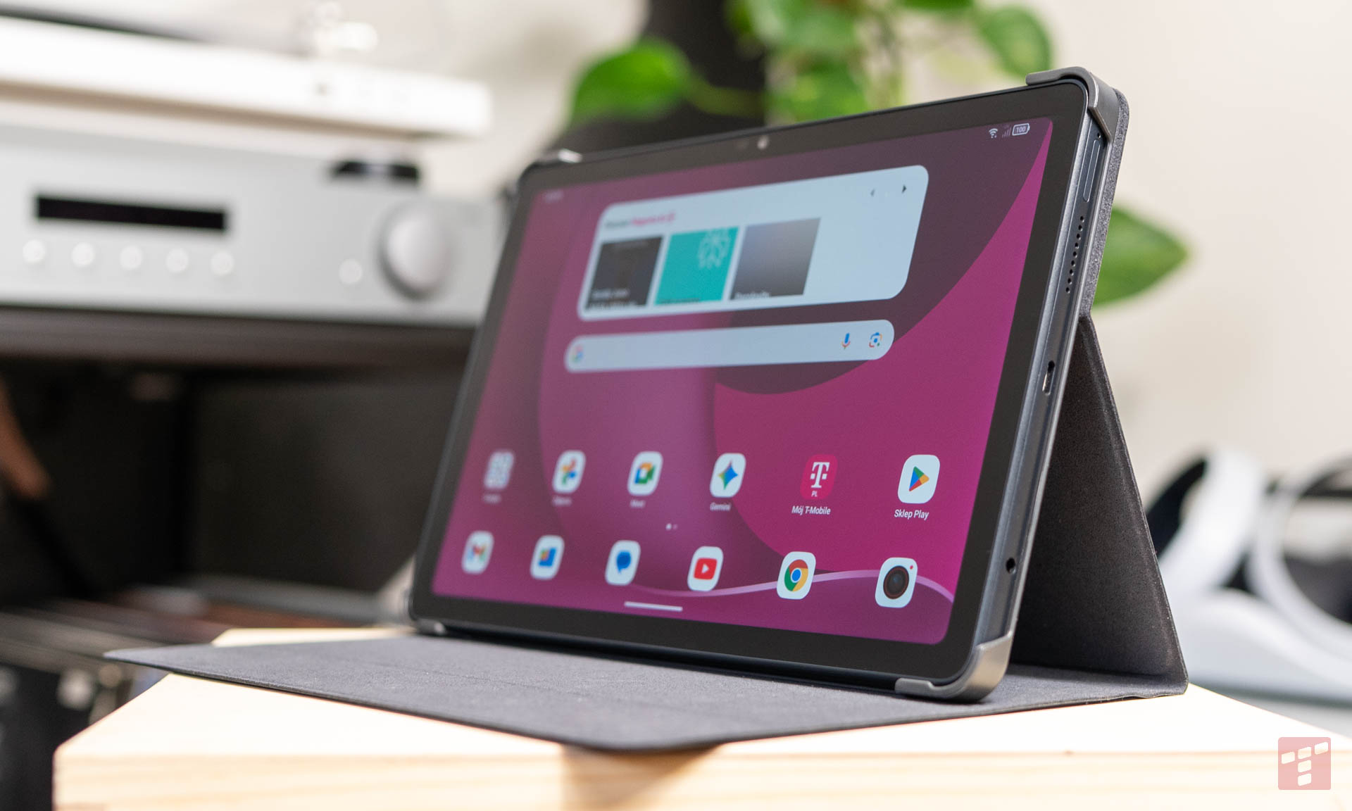 Tablet, który udaje papier i Perplexity Pro w cenie. T-Mobile zrobił to ...